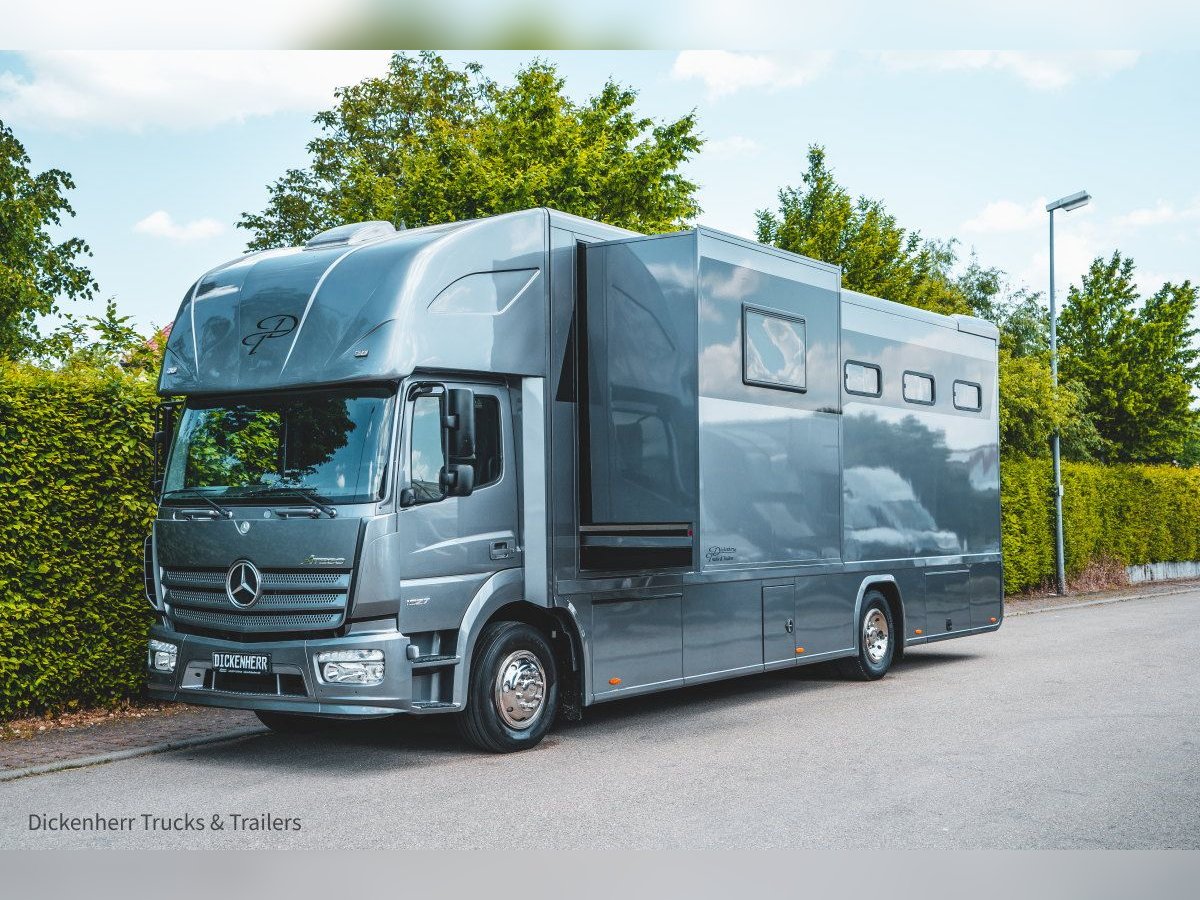 Pferdetransporter Wohnabteil mit Popout - Wohnmobil -LKW- Atego 1527