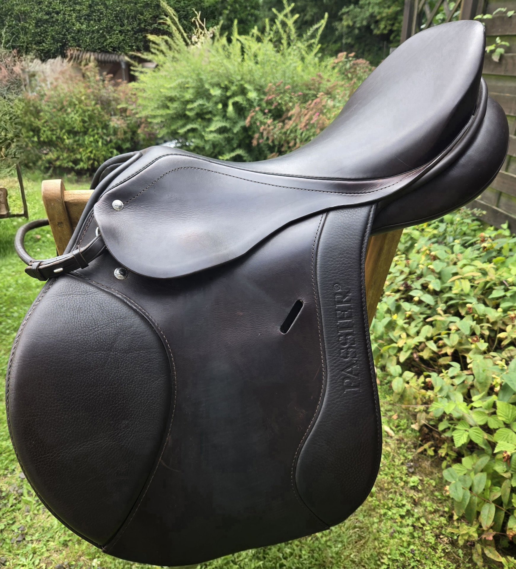 ABSOLUT NEUWERTIGER SPRING-SATTEL PASSIER PERFORMANCE Größe 17,5 - mit ...