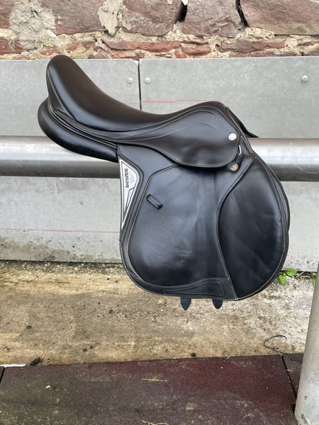 Equiline Sprinsattel "Nick Skelton"